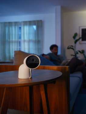 Smart LED track lighting | Philips Hue UK