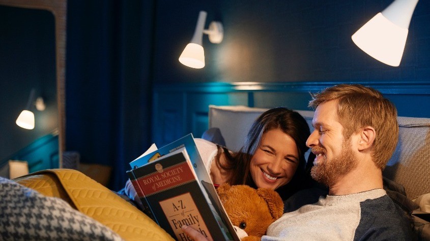 Romantic bedroom lighting ideas | Philips Hue