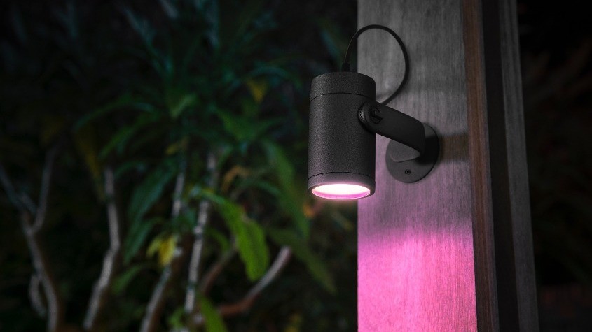 5 ways to use LED pathway lights to guide the way | Philips Hue