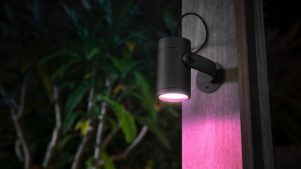 5 ways to use LED pathway lights to guide the way | Philips Hue