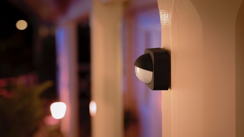 5 ways to use LED pathway lights to guide the way | Philips Hue