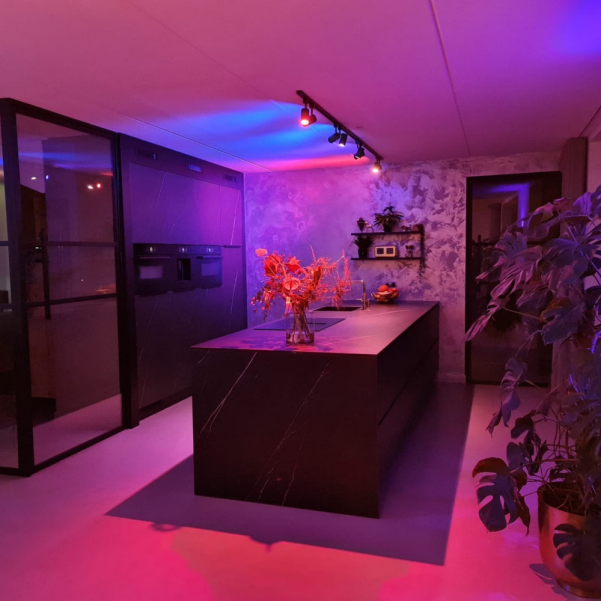 Redecorate your kitchen with smart lighting | Philips Hue